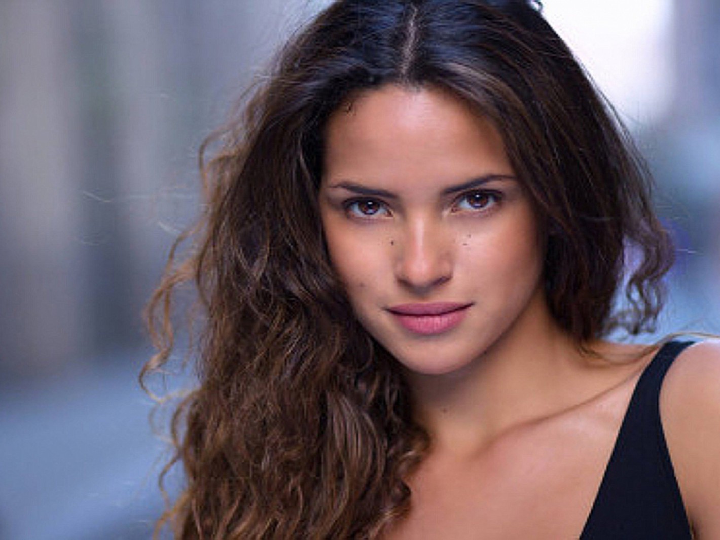 Adria, la hija de Ricardo Arjona, habla de su escena «hot» en True ...